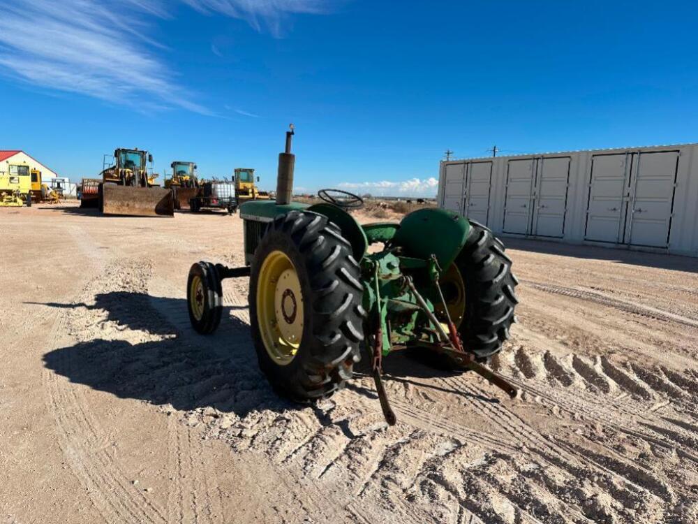 1970 John Deere 820 Tractor