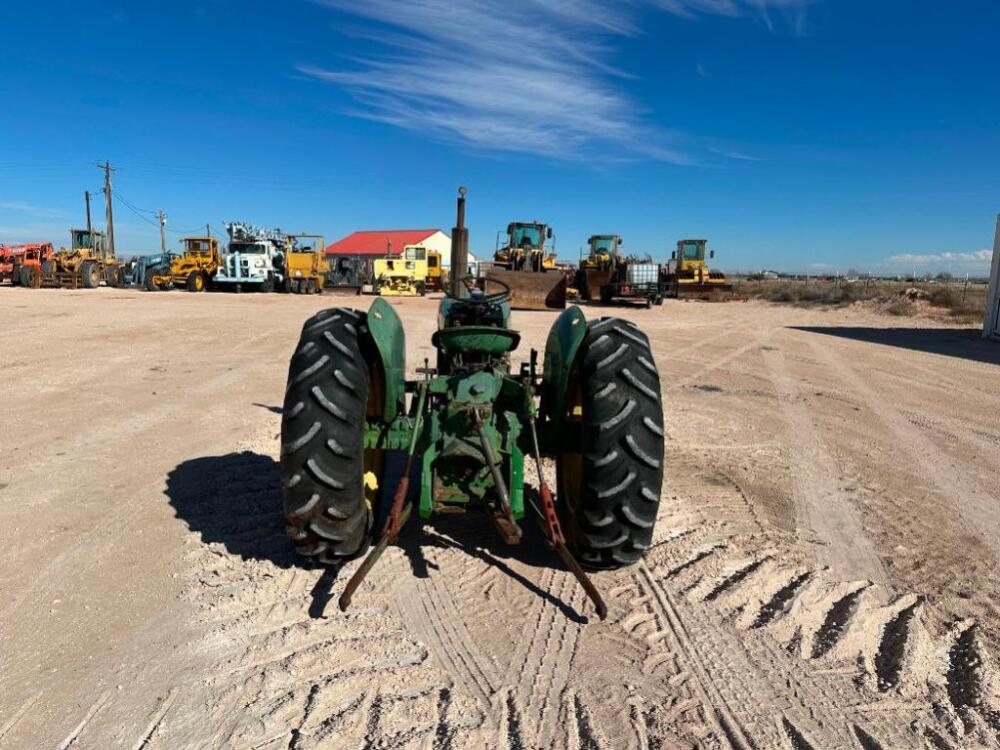 1970 John Deere 820 Tractor